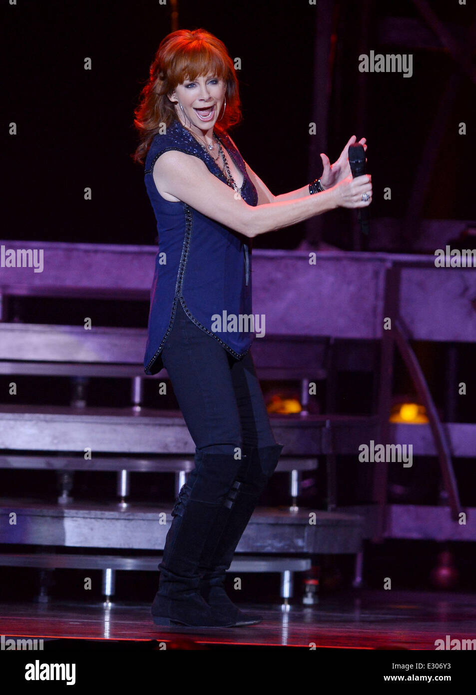 Reba McEntire performs at Hard Rock Live! in the Seminole Hard Rock ...