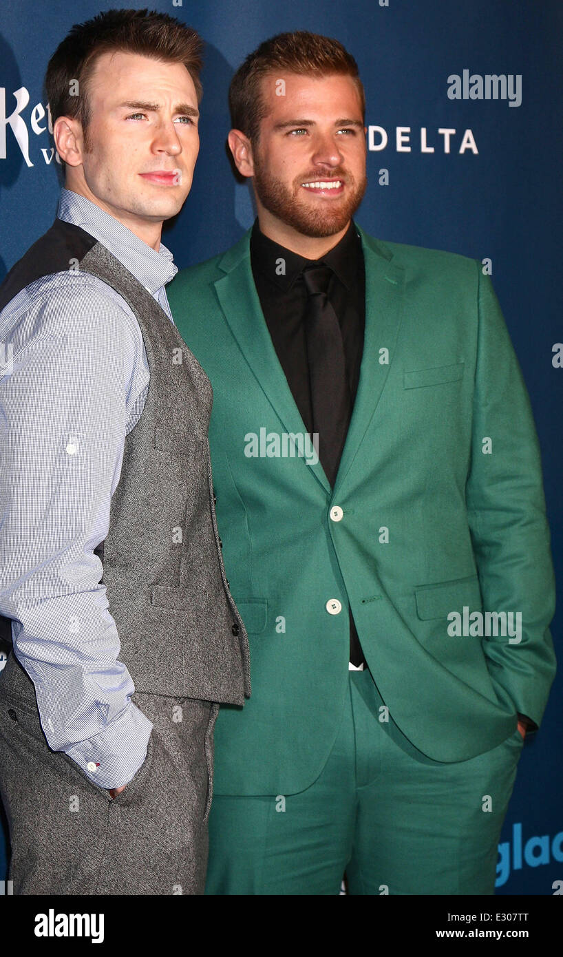 Chris evans and brother scott evans hi-res stock photography and images ...