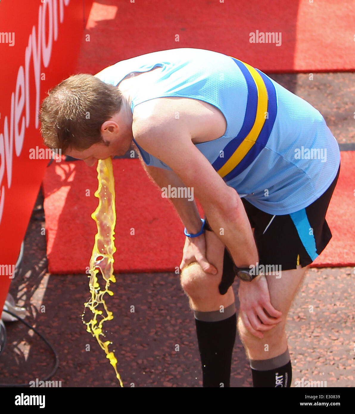 London marathon sick runner hi-res stock photography and images - Alamy