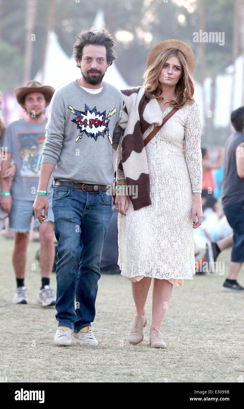 Sebastian knapp and mischa barton hi-res stock photography and images ...