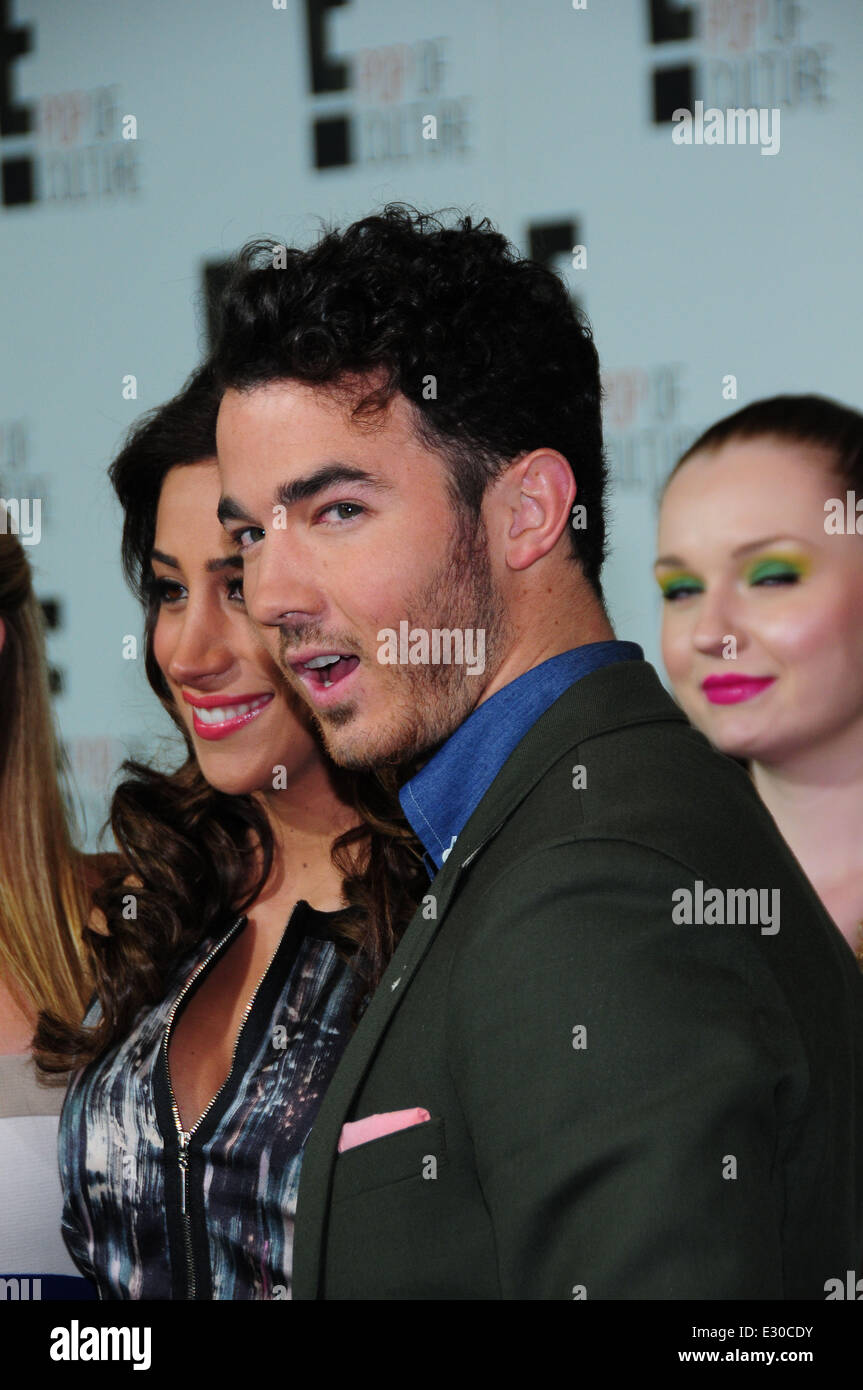 2013 E Upfront Presentation Arrivals Featuring Danielle Jonaskevin Jonas Where New York