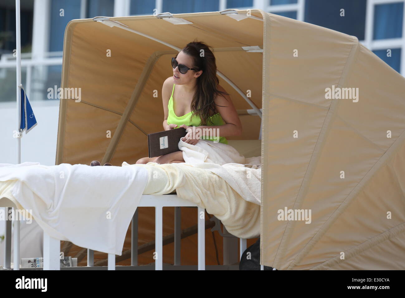 Caroline Flack enjoying the sunshine while on holiday in Miami ...