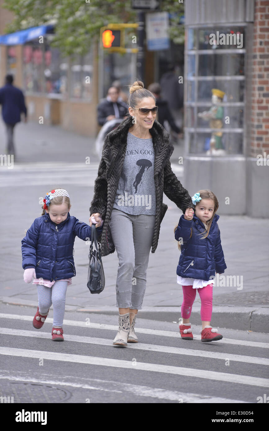 Sarah Jessica Parker in a fashionable outfit as she drops her twins off ...