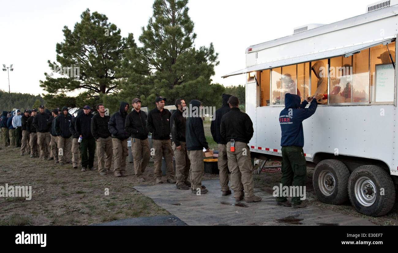Chow line hi-res stock photography and images - Alamy