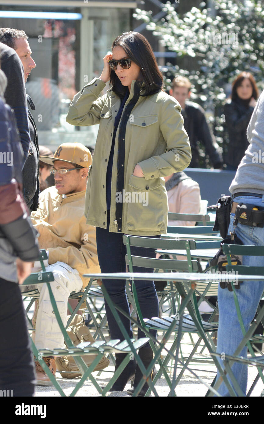 Filming scenes for 'Newsroom' at Madison Square Park in Manhattan ...