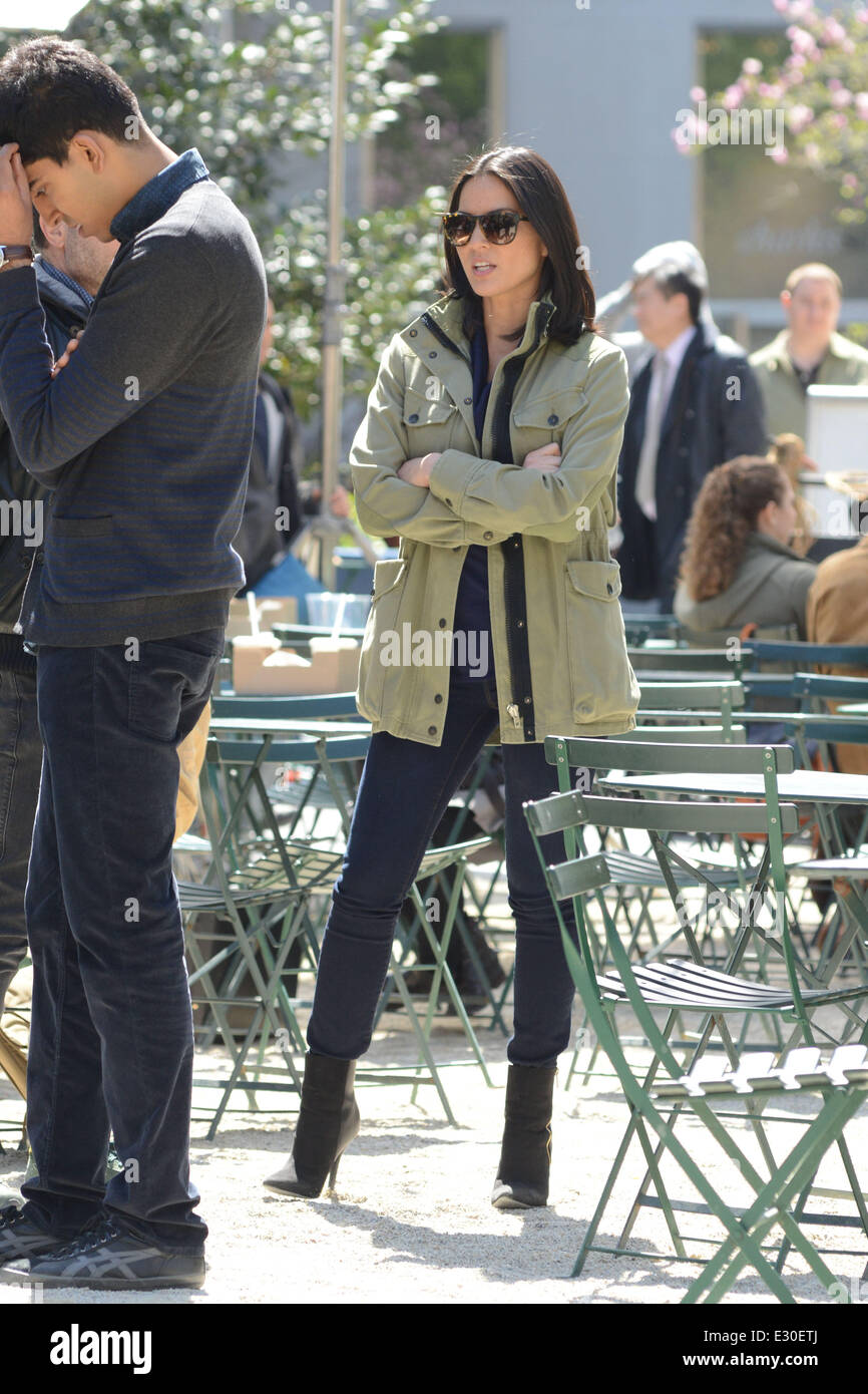 Filming scenes for 'Newsroom' at Madison Square Park in Manhattan ...