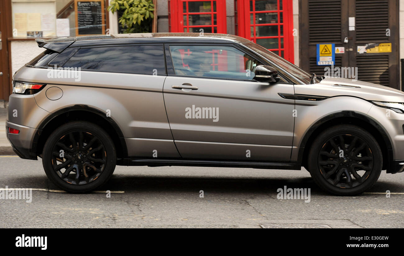 Victoria Beckham driving her Range Rover in central London Featuring ...
