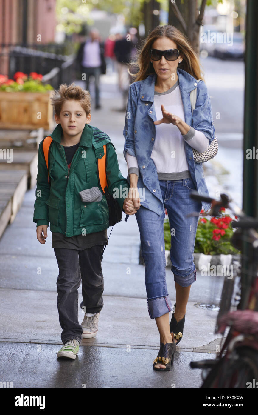 Sarah Jessica Parker takes her children to school in the West Village ...