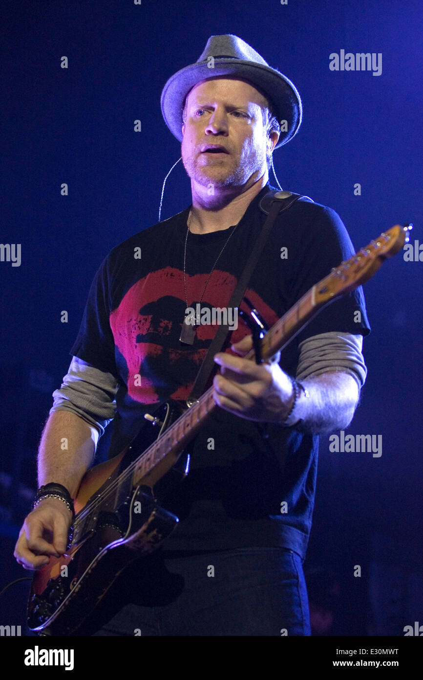 Counting Crows headline at the O2 Academy in Glasgow Featuring ...