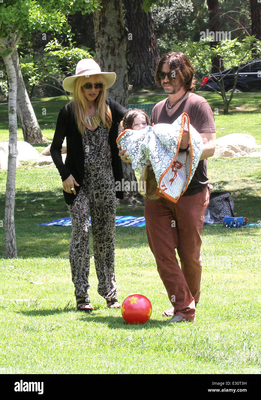 Rachel Zoe spends the afternoon with her family at Coldwater Canyon ...