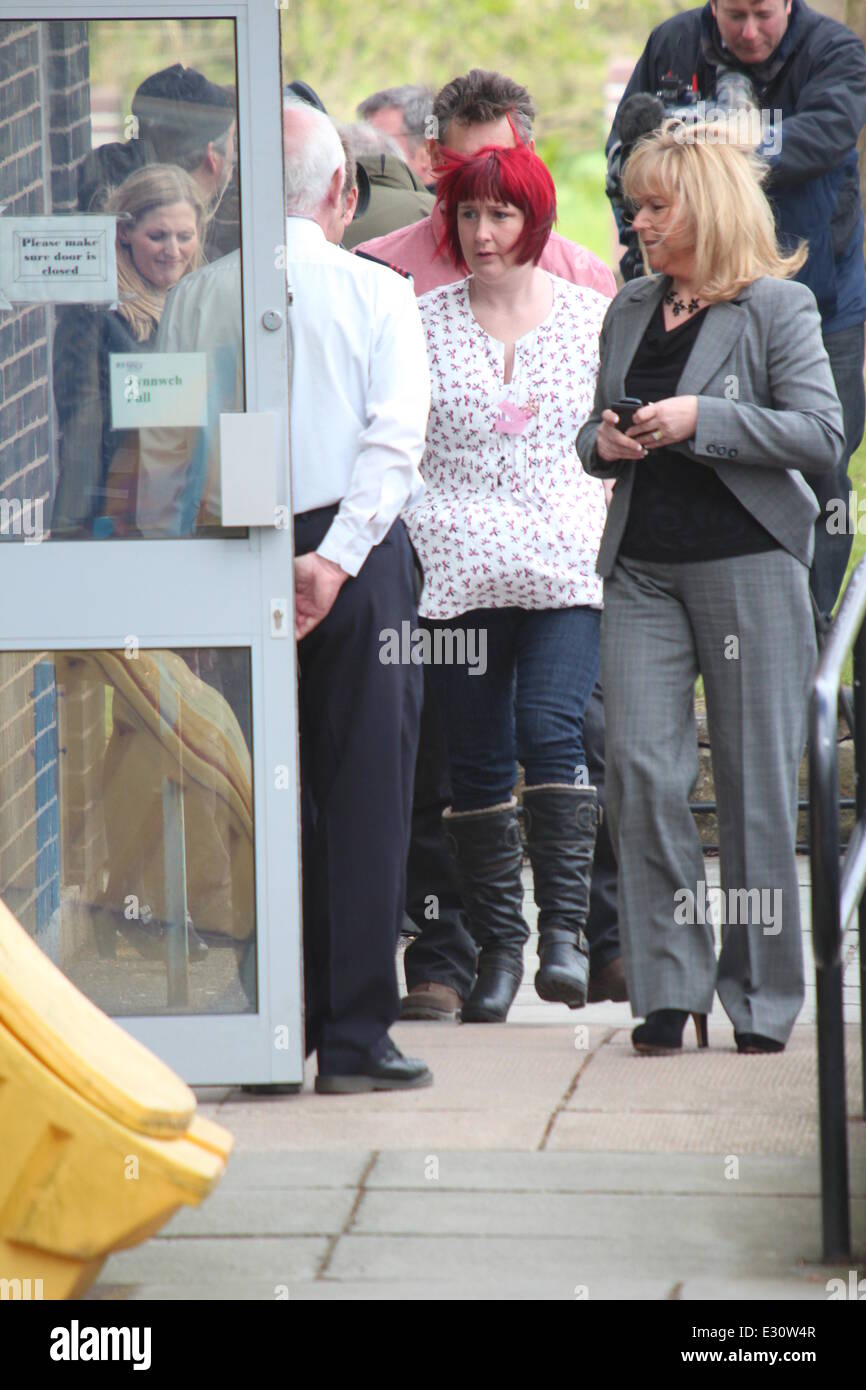 The family of missing five-year-old April Jones, arrive at Mold Crown ...