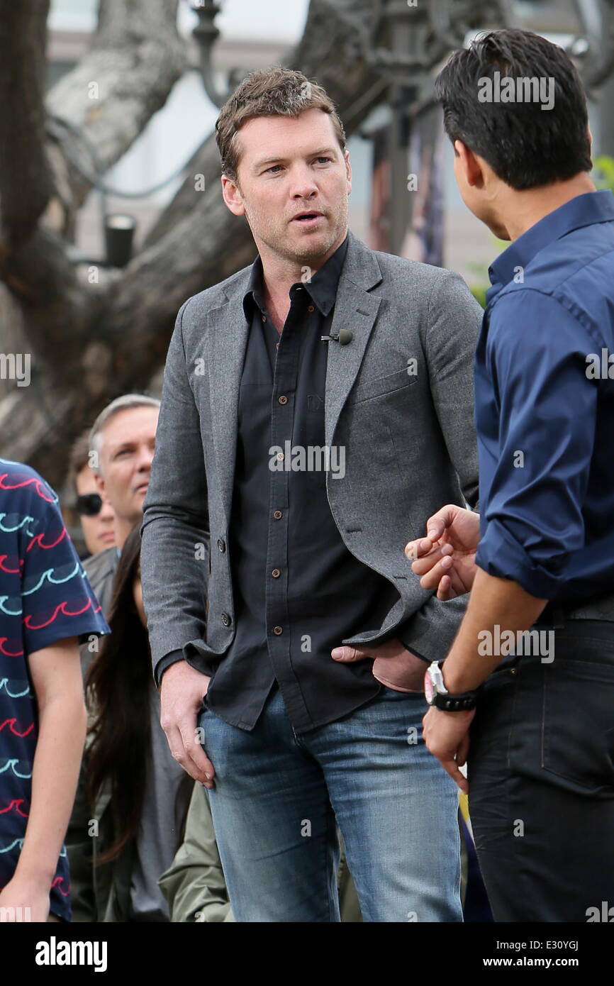Sam Worthington interviewed on entertainment news show 'Extra ...