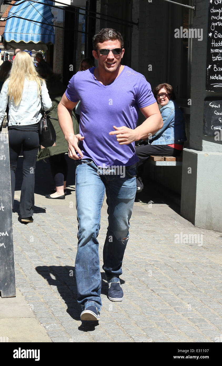 Alex Reid and his new girlfriend Nikki Manashe out and about in north ...