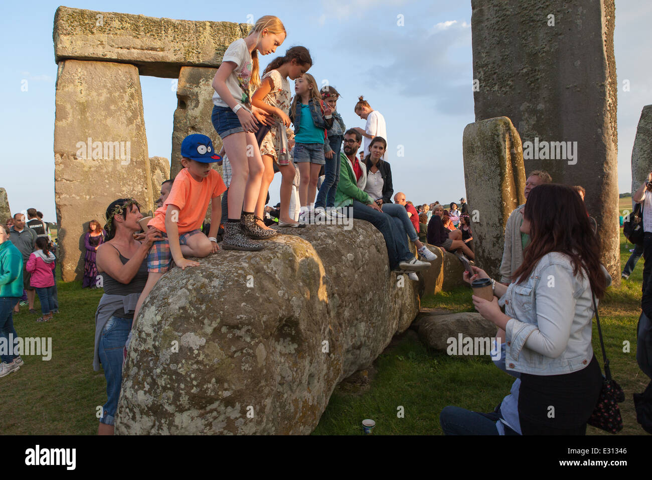 Summer solstice, at Stonehenge, Wiltshire, England Stock Photo - Alamy