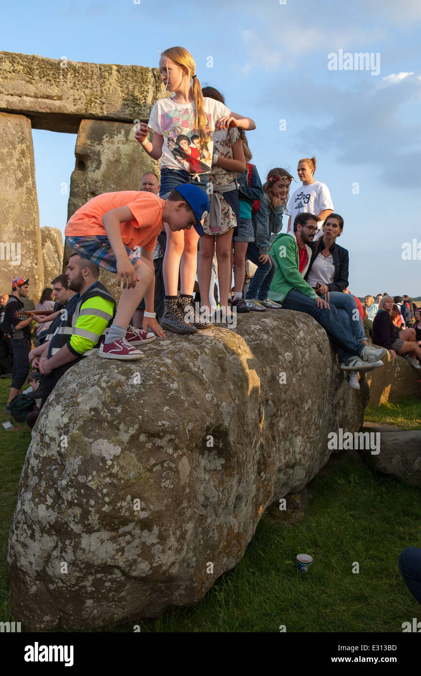 Summer solstice, at Stonehenge, Wiltshire, England Stock Photo - Alamy