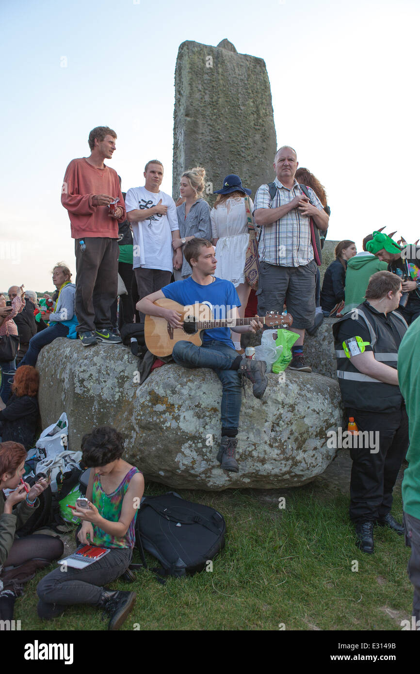 Summer solstice, at Stonehenge, Wiltshire, England Stock Photo - Alamy