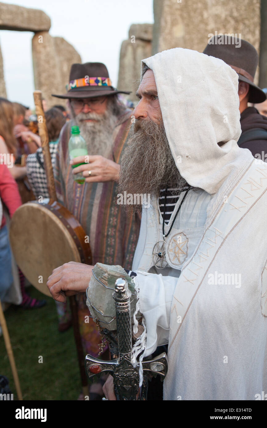 Summer solstice, at Stonehenge, Wiltshire, England Stock Photo - Alamy