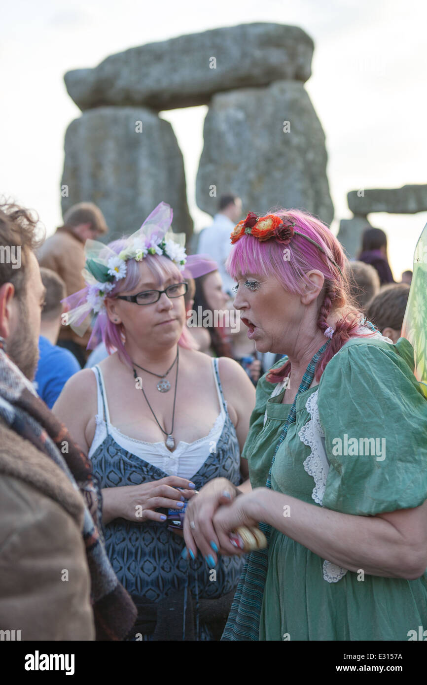 Summer solstice, at Stonehenge, Wiltshire, England Stock Photo - Alamy