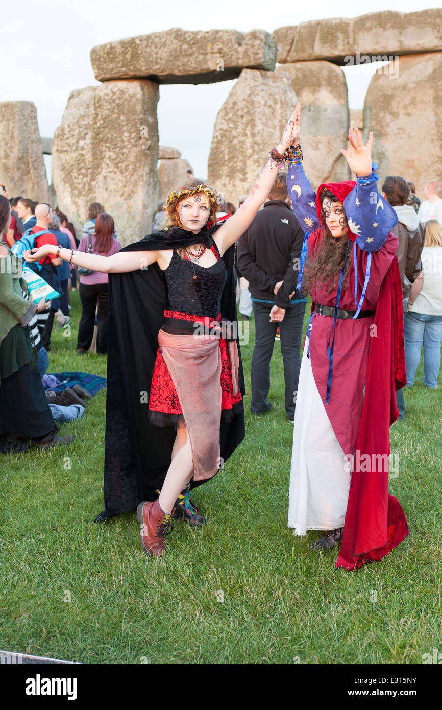 Summer solstice, at Stonehenge, Wiltshire, England Stock Photo - Alamy