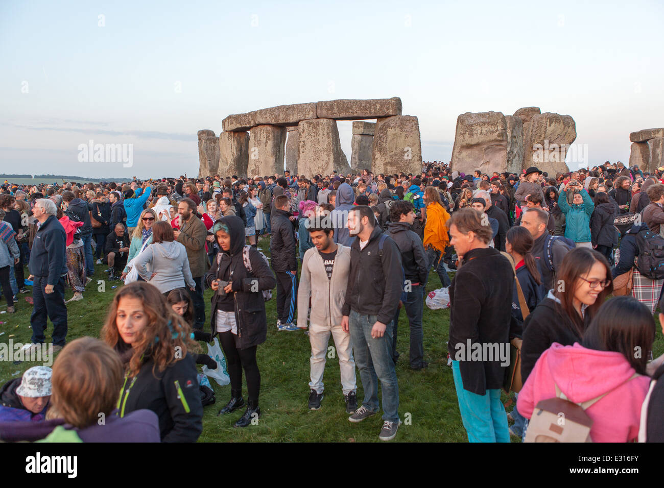 Summer solstice, at Stonehenge, Wiltshire, England Stock Photo - Alamy