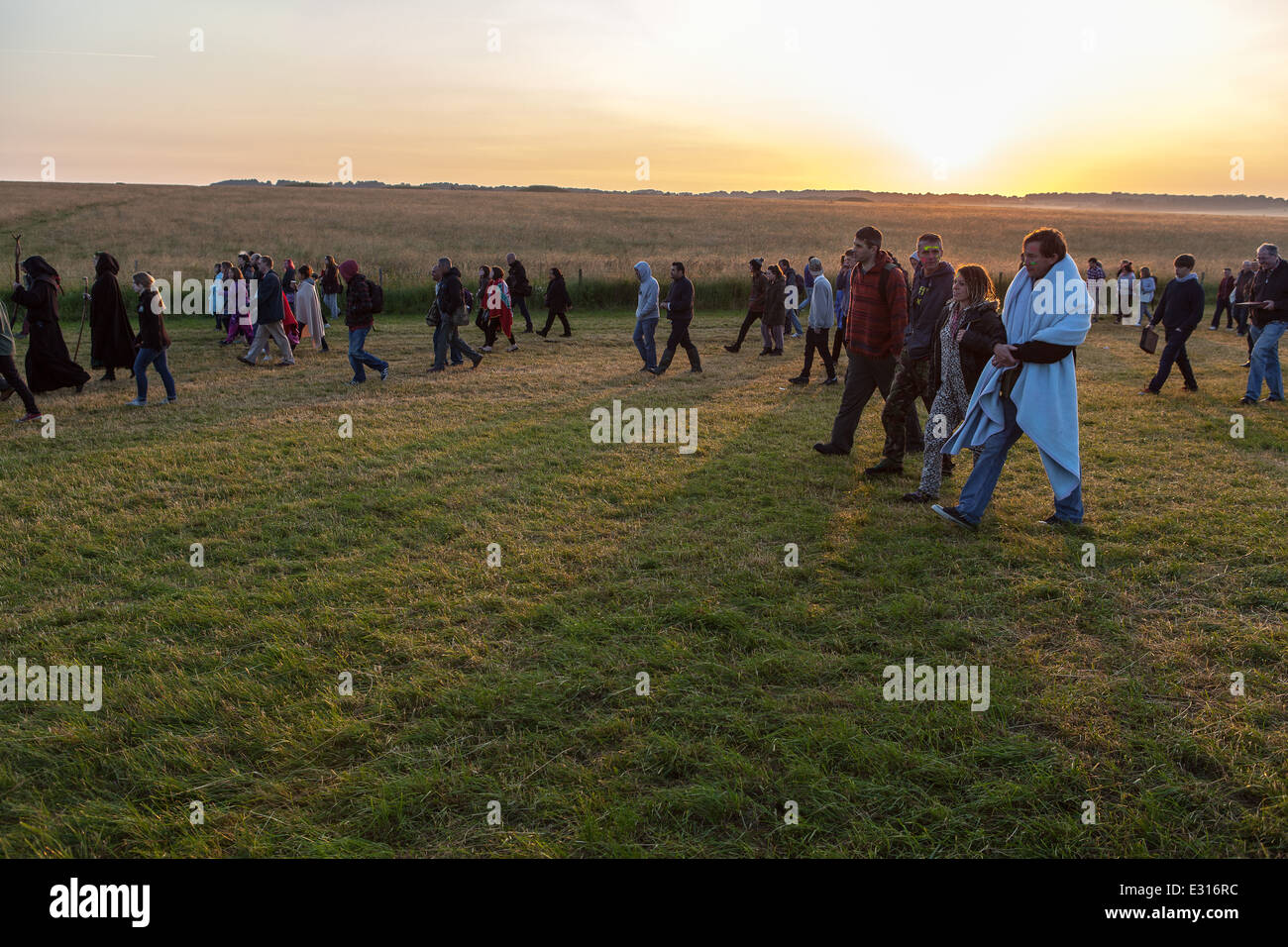 Summer solstice, at Stonehenge, Wiltshire, England Stock Photo - Alamy
