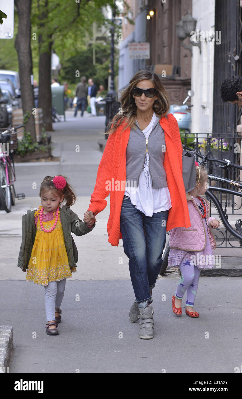Sarah Jessica Parker and Matthew Broderick take their twin daughters ...