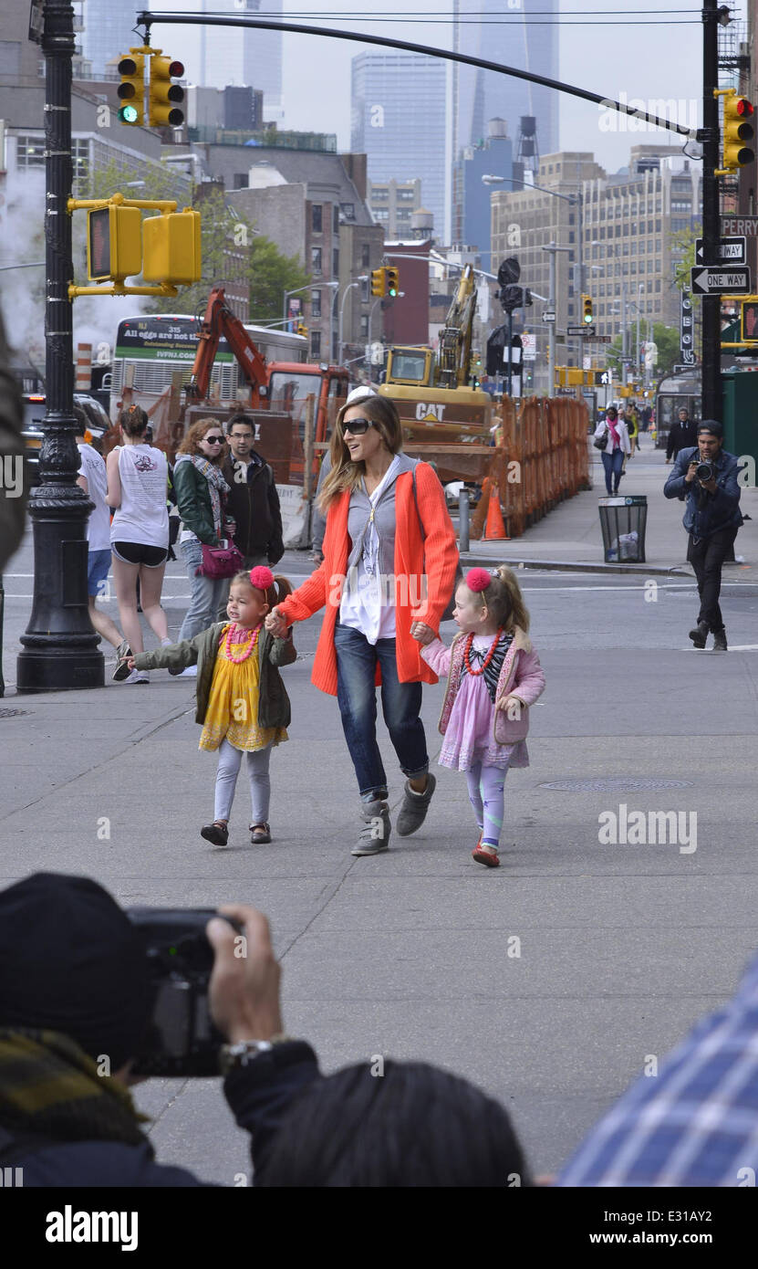 Sarah Jessica Parker and Matthew Broderick take their twin daughters ...