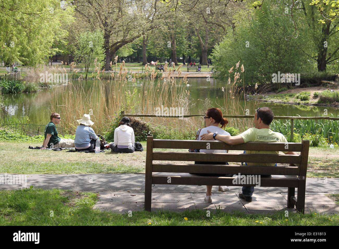 People enjoying the hot sunny weather on the Bank Holiday Monday in ...