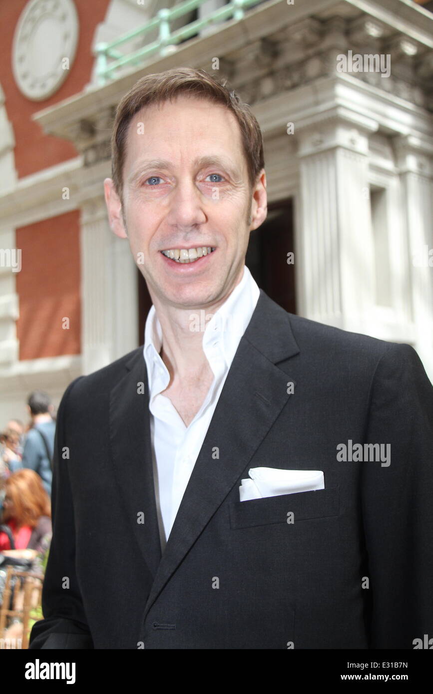 Nick knight hi-res stock photography and images - Alamy