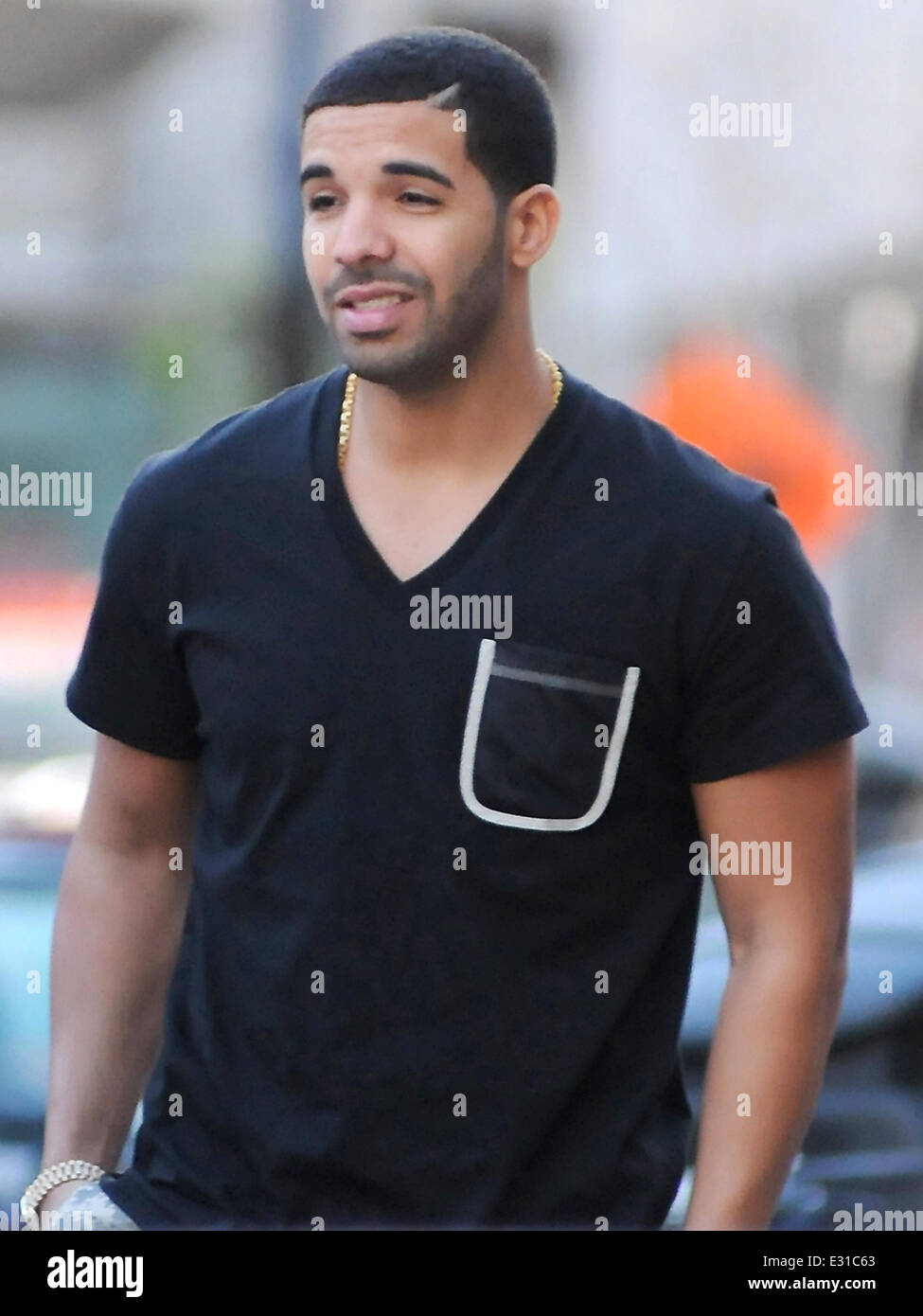 Drake takes a walk through the Yorkville area of Toronto Featuring ...
