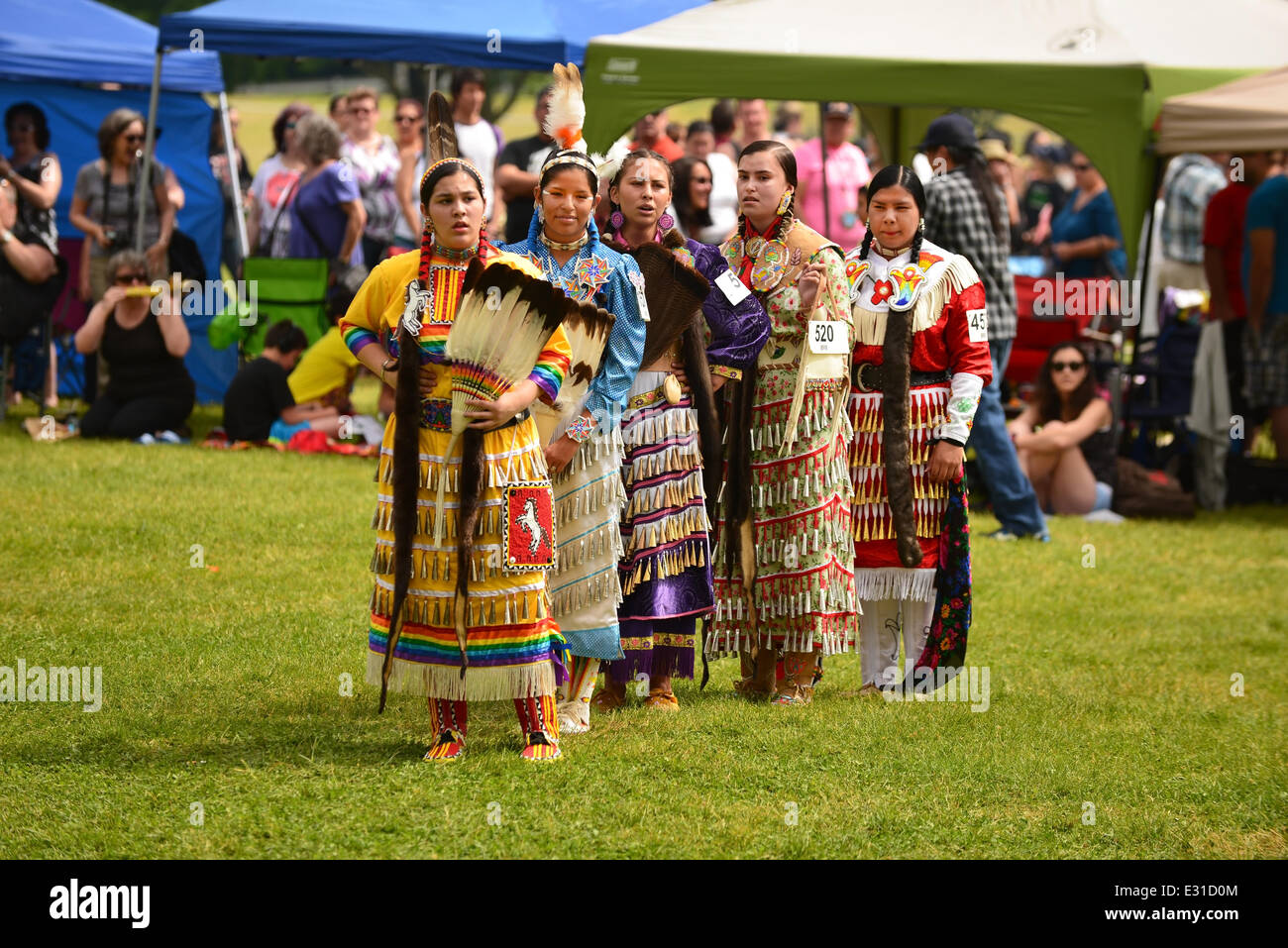Native canadian traditional dress hi-res stock photography and images ...