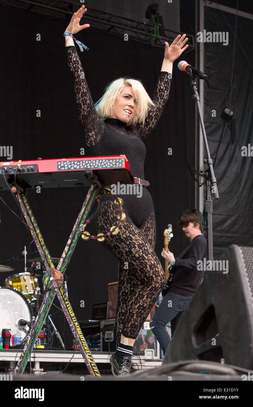 Hannah Hooper Grouplove High Resolution Stock Photography and Images ...