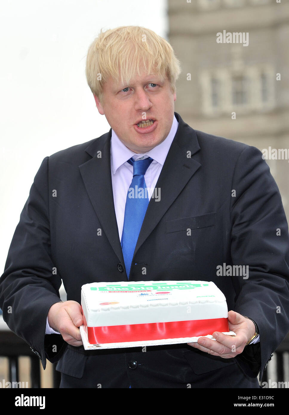 Mayor of London Boris Johnson and EastEnders star Barbara Windsor hold ...