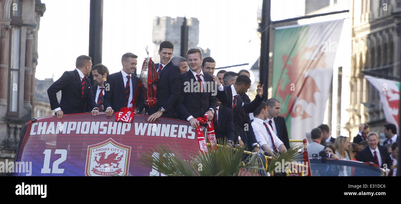 Cardiff City FC victory parade to celebrate winning the npower ...