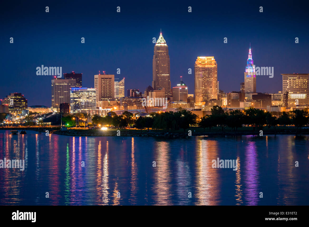 Cleveland ohio skyline at night hi-res stock photography and images - Alamy