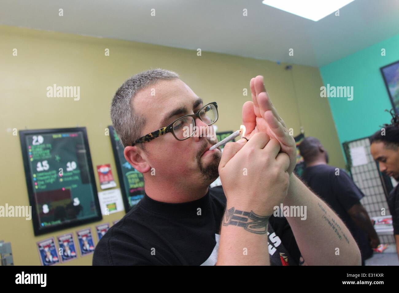 Rapper James Wade Tries Out His New Rolling Papers By Smokers Choice ...