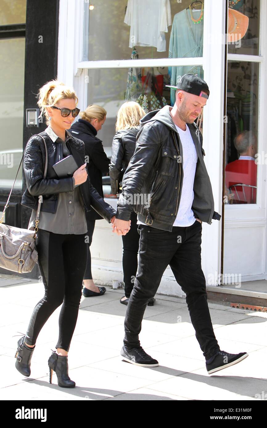Sarah Harding and her boyfriend Mark Foster walking in Primrose Hill ...