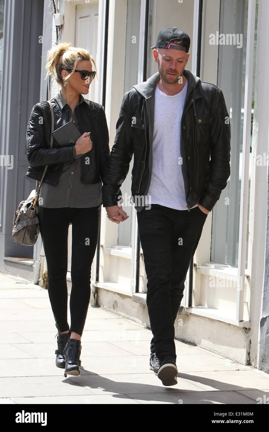 Sarah Harding and her boyfriend Mark Foster walking in Primrose Hill ...