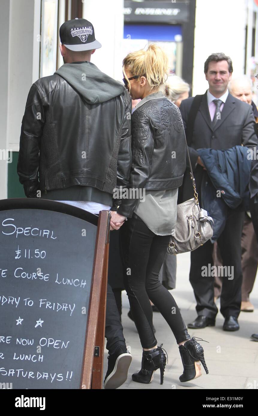 Sarah Harding and her boyfriend Mark Foster walking in Primrose Hill ...