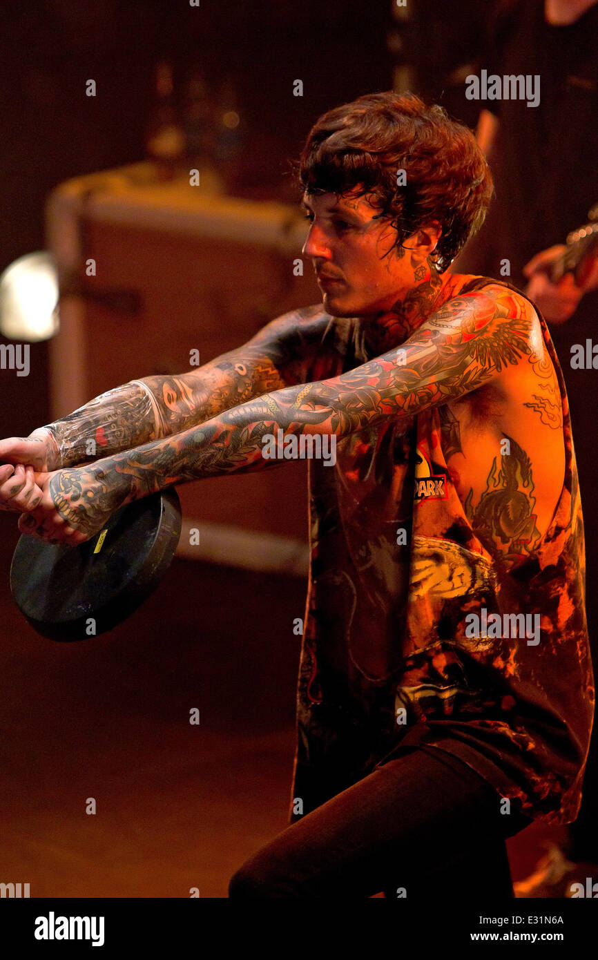 Oli sykes bring me the horizon hi-res stock photography and images - Alamy