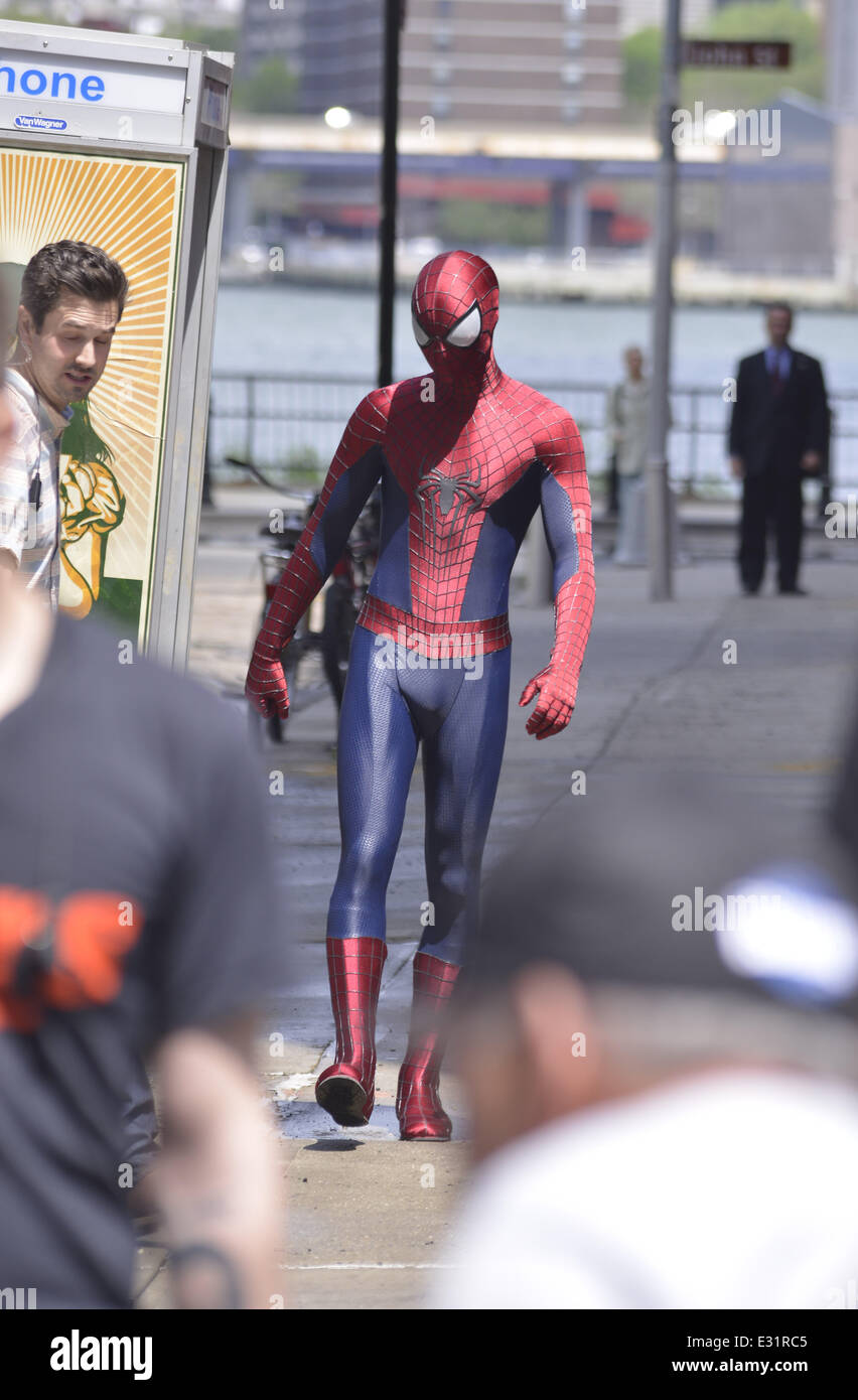 Andrew Garfield gets into character as he films scenes for 'Amazing ...