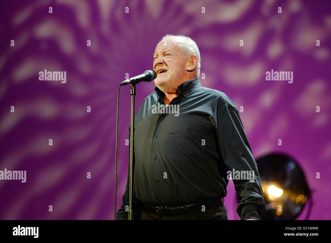 Joe Cocker performs live in concert at the Hammersmith Apollo Where ...