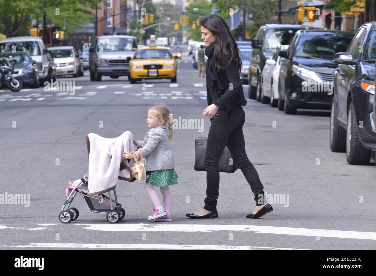 Bethenny Frankel takes her daughter Bryn Hoppy to the park and later go ...