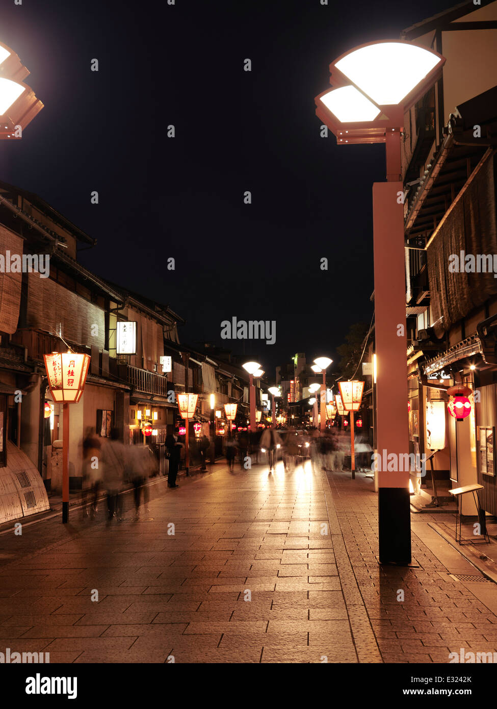 People walking on Hanami-koji dori street at night, Hanamikoji geisha ...