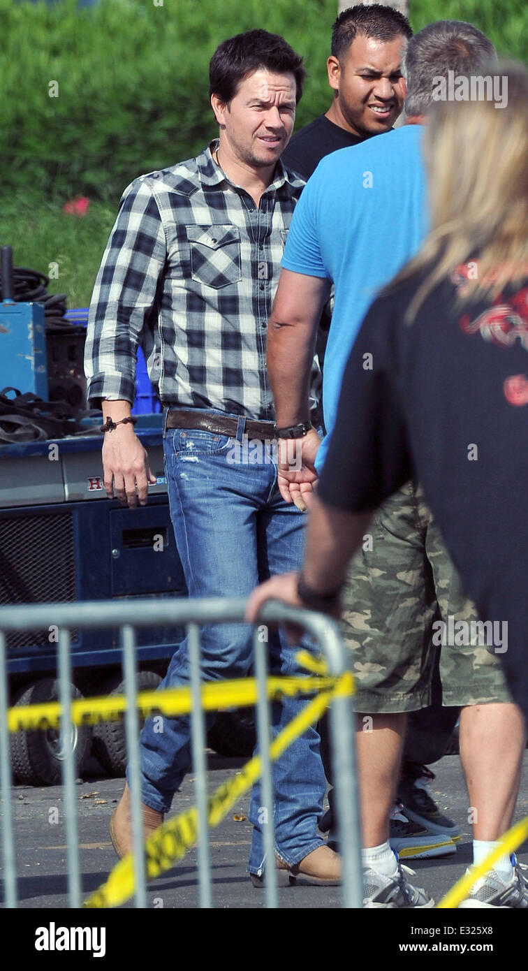 Mark Wahlberg and Denzel Washington on the set of '2 Guns' Featuring ...