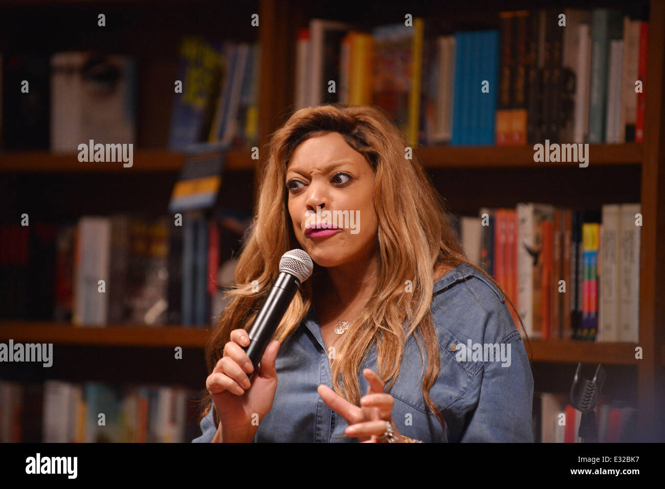 Wendy Williams signs copies of her book entitled 'Ask Wendy' at Books ...
