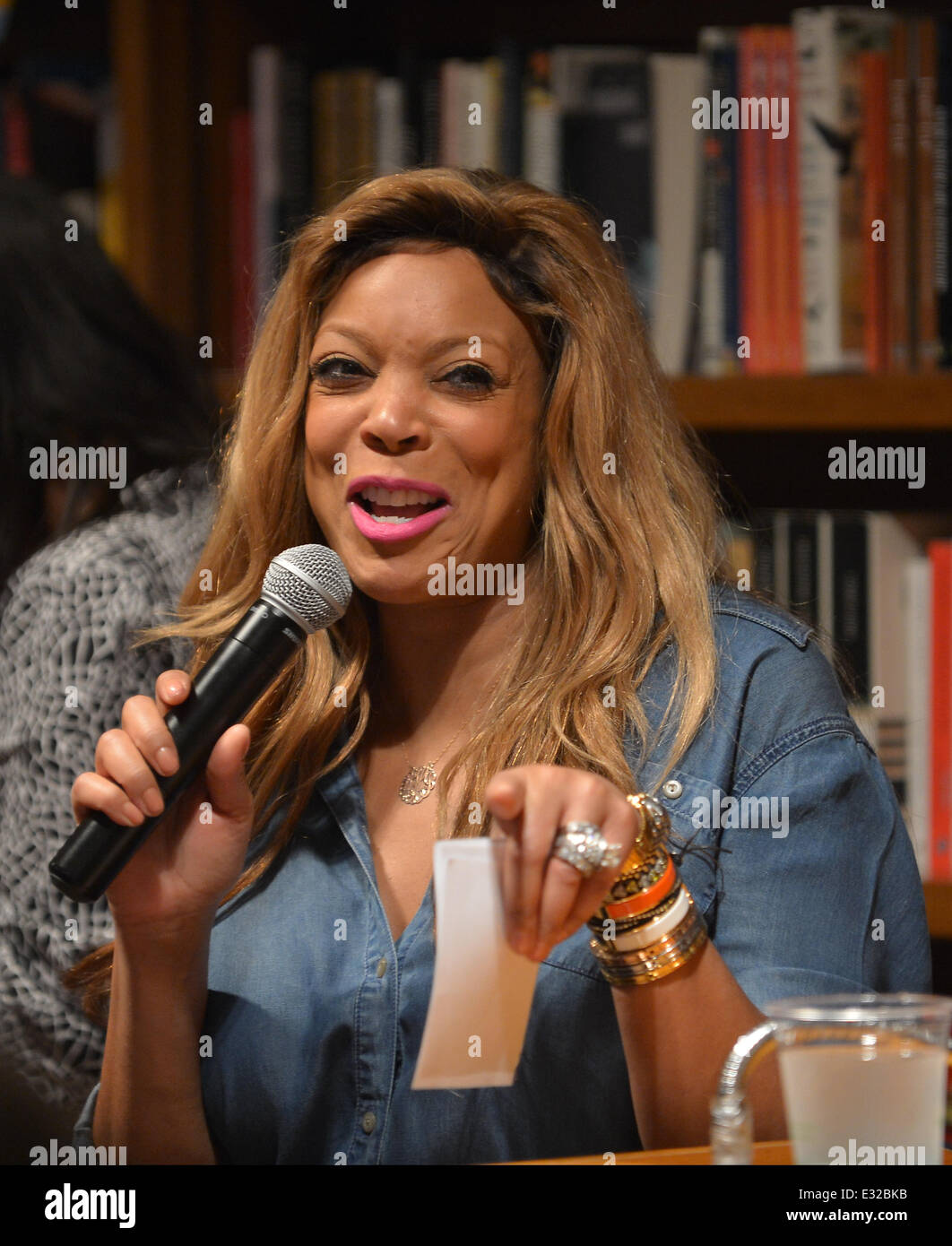 Wendy Williams signs copies of her book entitled 'Ask Wendy' at Books ...