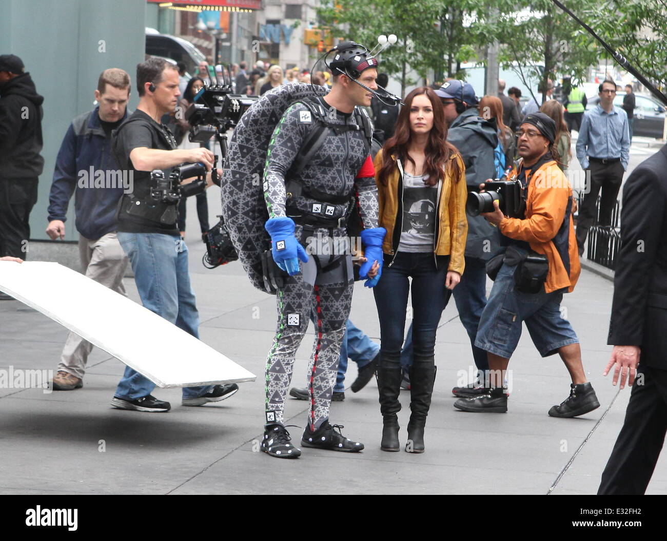 Actors on the set of 'Teenage Mutant Ninja Turtles' Featuring: Alan ...