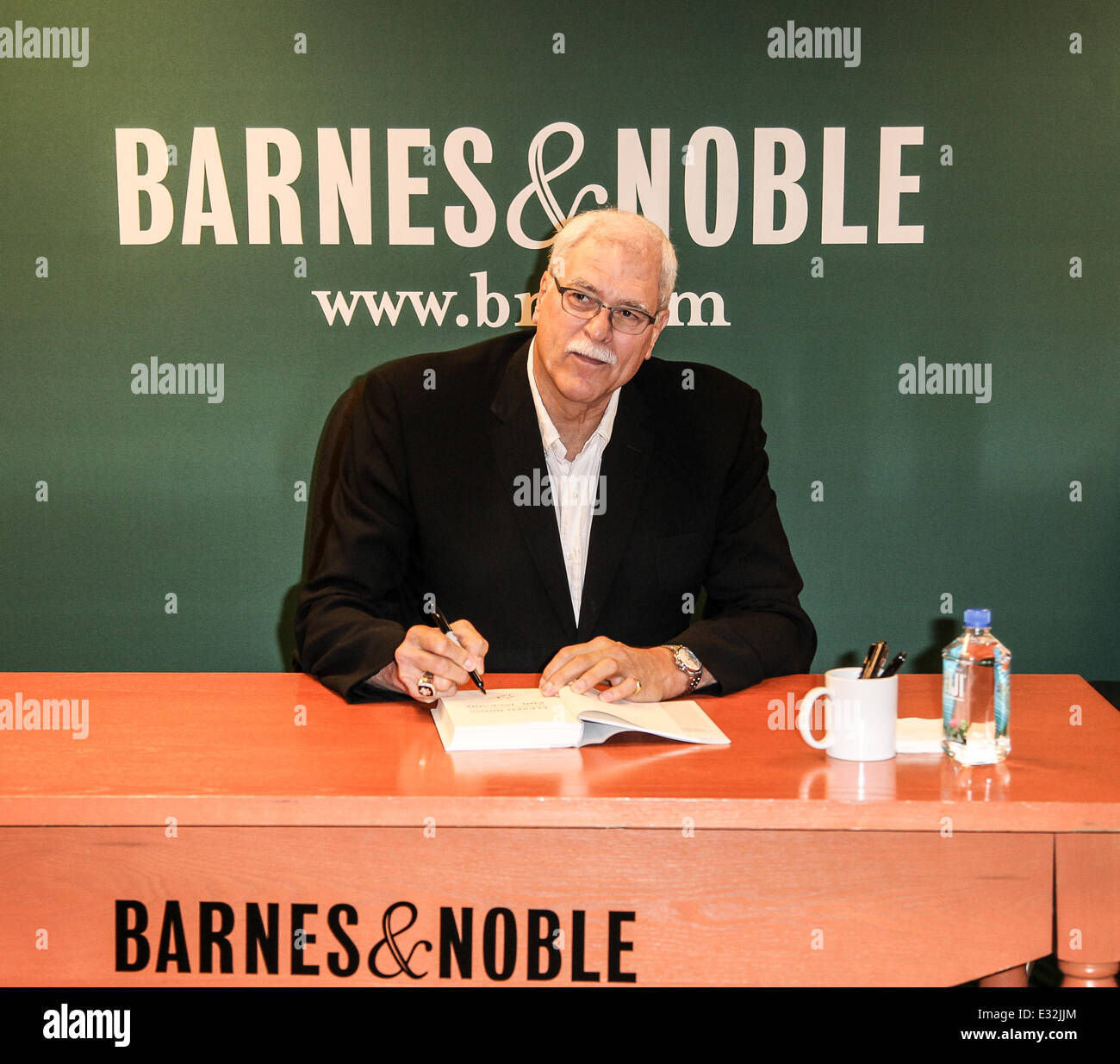 Phil Jackson signs copies of his new book Eleven Rings at Barnes and ...