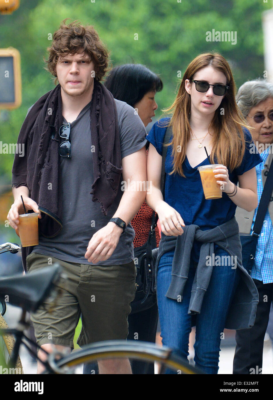 Emma Roberts gets an iced coffee with her boyfriend Evan Peters in the ...